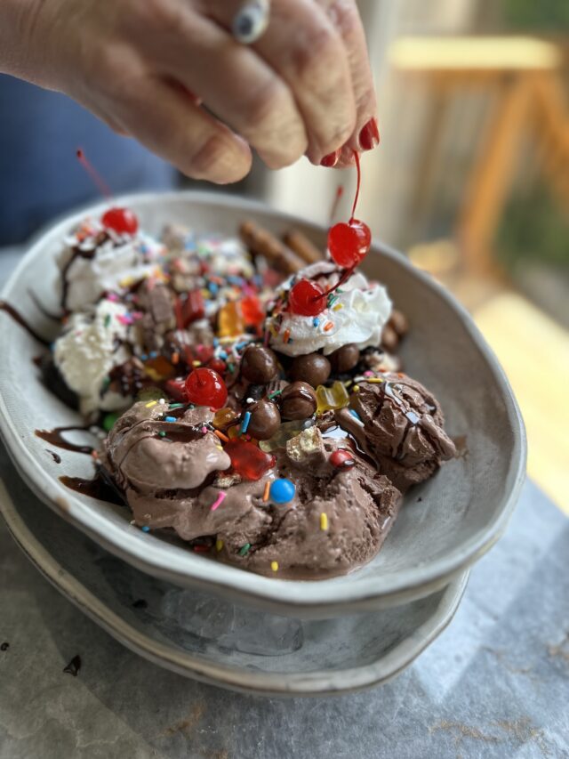 The Best Ice Cream Toppings For A Sundae Bar - nocrumbsleft