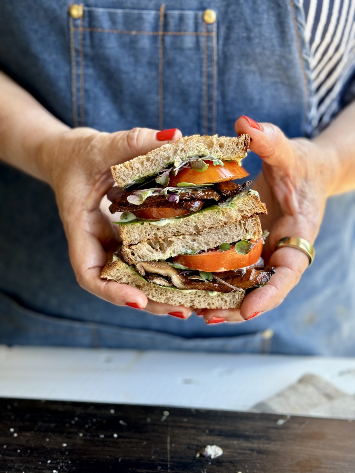 How To Make Teri's Favorite BLT Sandwiches - nocrumbsleft