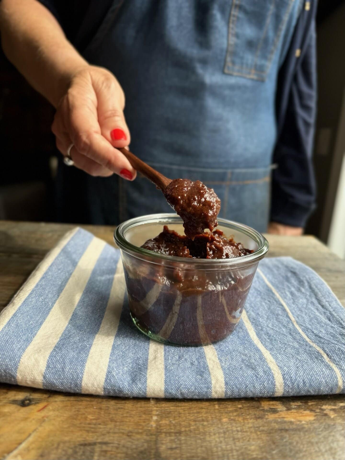 Teri's Easy Onion Jam Recipe - nocrumbsleft